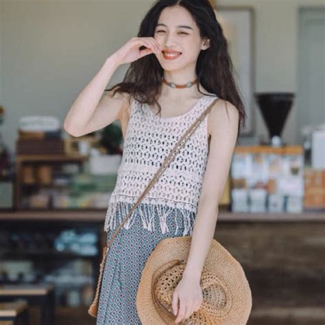 Amo Mo木偶服飾♡台灣現貨♡短版流蘇背心 海邊度假穿搭 鏤空針織罩衫 復古上衣 流蘇外套 古著 蝦皮購物