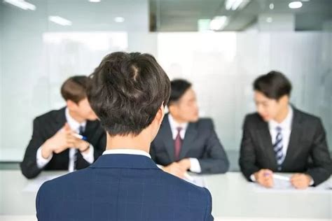 사수보다 나이 많단 이유로 입사 취소 당한 신입사원이해된다vs명백한 갑질 네이버 포스트