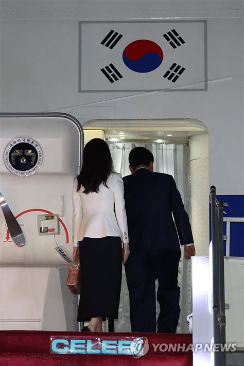 윤석열 대통령 내외 인도 방문 일정 마치고 귀국길 연합뉴스