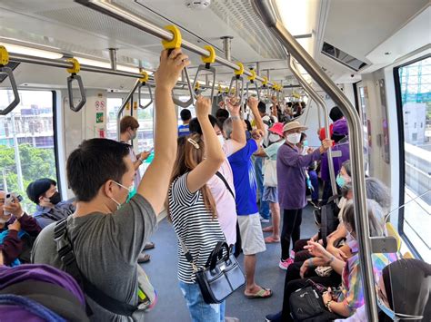 รถไฟฟ้าสายสีเหลือง ประชาชนแห่ทดลองกว่า 3 หมื่นคนต่อวัน จ่อขยายครบ 23