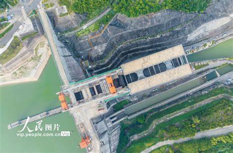 湖北宜昌三峡升船机启动2024年计划性停航检修 正在进行 船舶 郑家裕