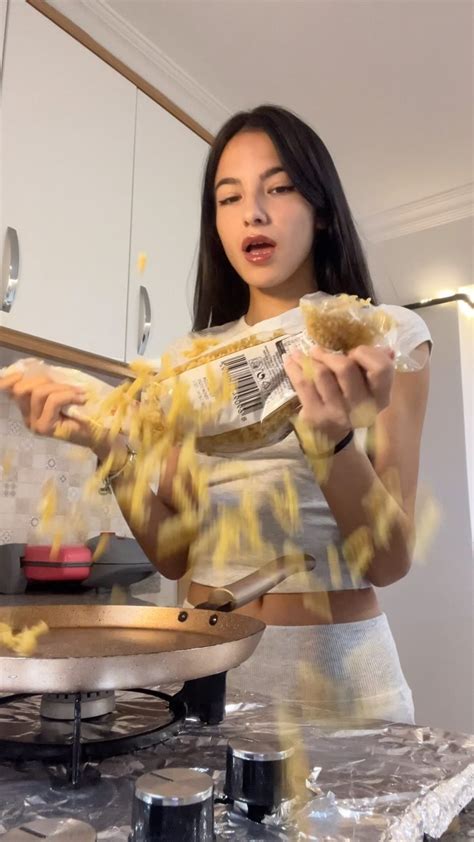 Zeynep özgen Influencer Reels Instagram