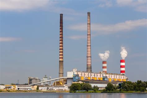 Blackout w Polsce By go uniknąć musimy zastąpić stare elektrownie