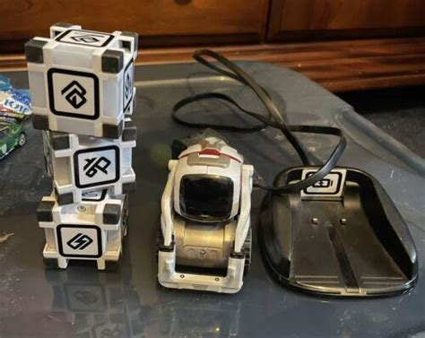Anki Cozmo Robot White Red Cosmo 3 Cubes Charger 4550810563