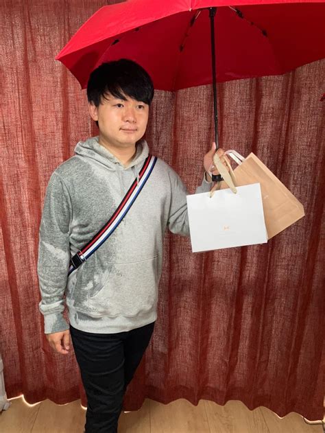 20 Hilarious Japanese Mundane Halloween Costumes That Are Going Viral