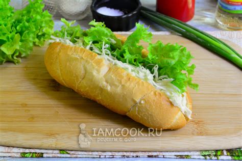 Хот-дог с капустой и сосиской — рецепт с фото пошагово