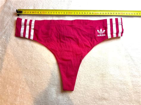 Käyttämättömät Aniliinin Punaiset Uudet Adidas Stringit Kokoa L Tori