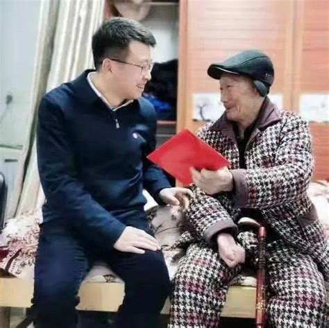 浓浓暖意迎新春 代表慰问暖民心家庭桃花镇生活