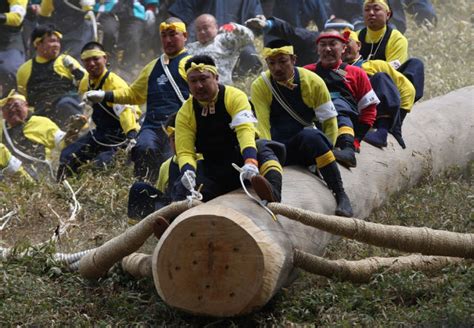 Japanese Onbashira Festival 22 Pics