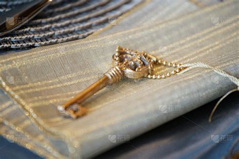 黄金 钥匙 房间钥匙 安全 闪亮的 金属 古老的 纺织品 室内 图像