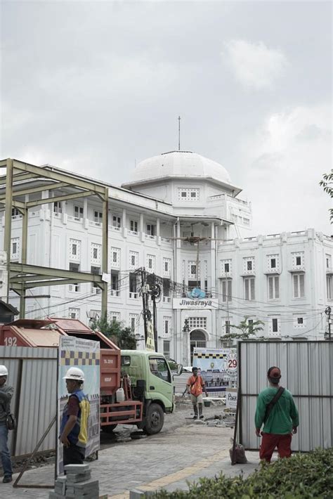 Workers Repairing Old Buildings Semarang Central Java Indonesia
