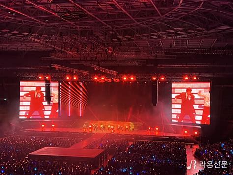 R포토 God On 콘서트 열기하늘색 풍선 대신 하풍봉