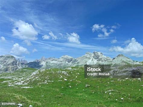 Dolomiten Dolomites 돌로미티 Dolomitet 산 이탈리아에서 높은 산 푸른 하늘 보기 0명에 대한 스톡 사진