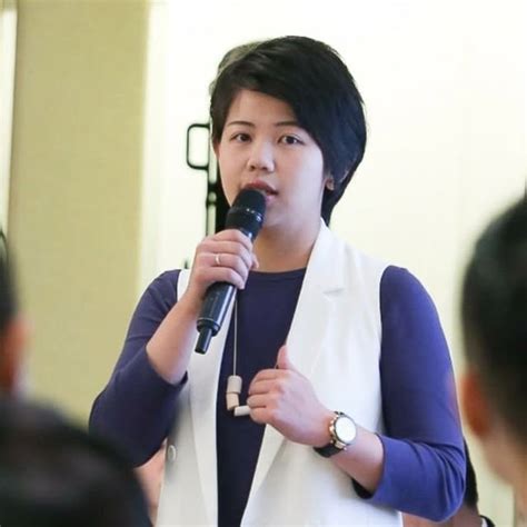 我見輔導員的經歷 修讀理工大學輔導學碩士學位的課程，我們的導師建議每位輔導員在提升自己的身心健康方面，應該主動去見輔導員，這不僅是為了改善