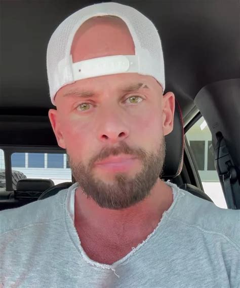 Im Pretty Sure Thats A Crime Gym Goer Faces Backlash For Selfie