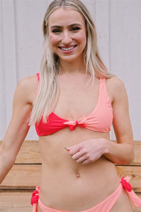 10 Hot Sexy Bright Brenda Bikini Pics