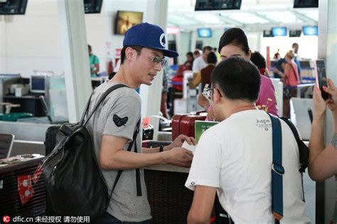 很快就一家三口了？林心如婚后返台 小腹凸起手机凤凰网