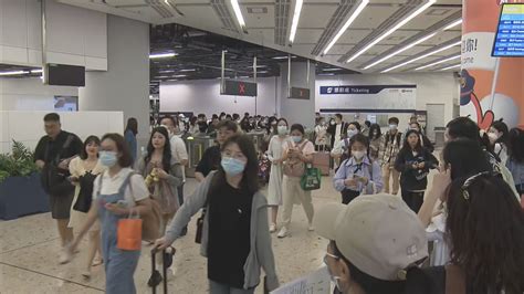 五一黃金周首日假期 大批內地旅客搭高鐵來港 【now新聞台】五一黃金周首日假期， 大批內地旅客搭高鐵來港。 Best Info