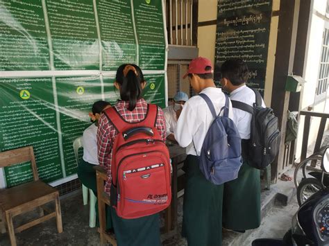 ဟင်္သာတမြို့နယ်၌ တက္ကသိုလ်ဝင်ခွင့်စာမေးပွဲအတွက် ဖြေဆိုခွင့်ကတ်ပြားများ