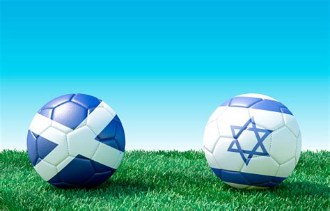 녹색 잔디에 깃발 색상에 두 축구 공 스코틀랜드와 이스라엘 0명에 대한 스톡 사진 및 기타 이미지 0명 2020년 3차원