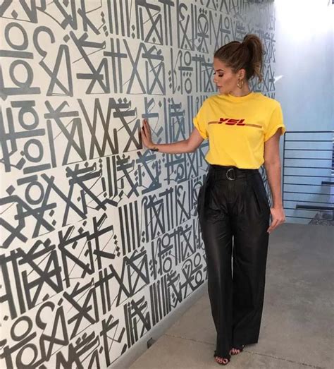 Lea Elui Fait Une Annonce De Taille Sur Instagram