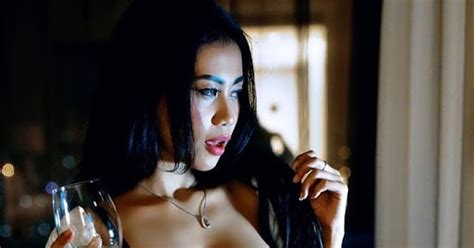 Full Foto Hot Gavriena Astaris Pose Menantang Menggoda Khusus