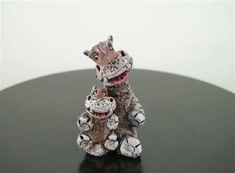 Фигурка в виде бегемотов сувенир бегемотики — цена 135 грн в каталоге