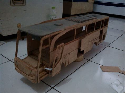 Miniatur Bus Shd Dari Triplek
