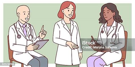 두 명의 여성 의사와 한 명의 남성이 의료 현장에서 함께 환자 관리와 산전 지원에 대해 논의합니다 Staff Meeting에 대한 스톡 벡터 아트 및 기타 이미지 Istock