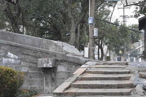上海青浦金泽古镇 行走在路上