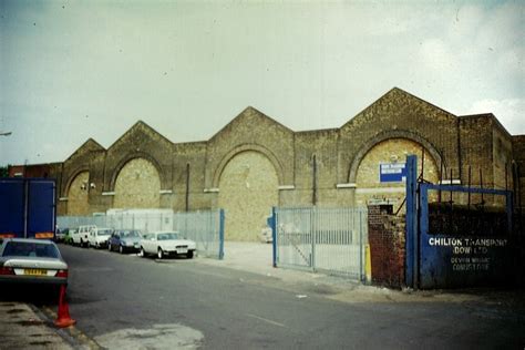 Former Poplar Bus Garage © David Hillas Cc By Sa 2 0 Geograph Britain And Ireland