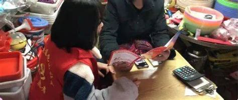 石门县司法局组织大学生普法志愿者“送法下乡”宣传册活动法律