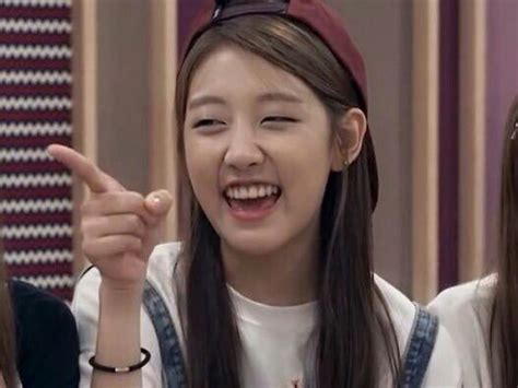 Pin By Seo Jisoo Love Bot On Lovelyz Meme Yein Lovelyz Photo Memes