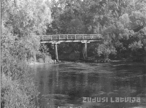 Zudusī Latvija Melnais Tilts Pār Braslas Upi Pie Mazstraupes Muižas