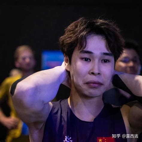 6 月 15 日潘愚非勇夺男子攀石项目金牌，成为中国攀岩首位攀石世界冠军，这背后有哪些故事和挑战？ 知乎