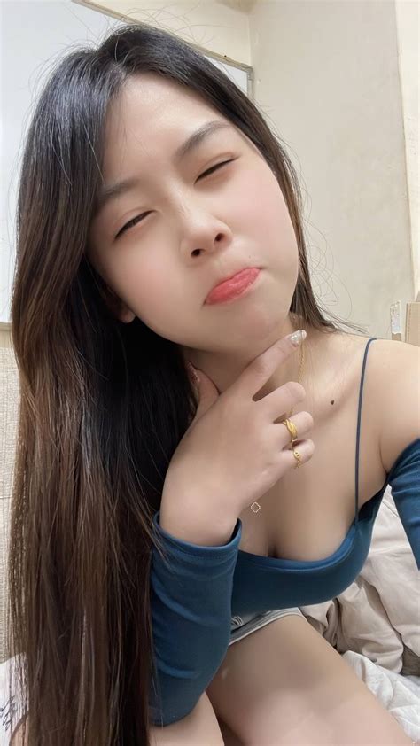 剛剛找我做臉的客人說 「 我肉肉的很可愛💕」 對嘛～ 那些喜歡排骨精的人都不懂😗