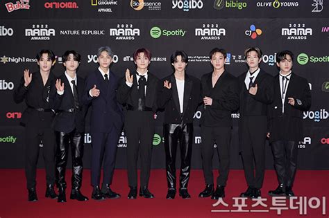 2022 Mama 방탄소년단·스트레이 키즈 2관왕바짝 쫓는 글로벌 루키들 종합