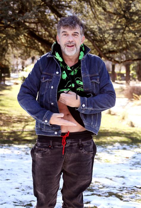 PHOTO Stéphane Plaza face à un nouveau coup du sort à cause de ses troubles handicapants Le