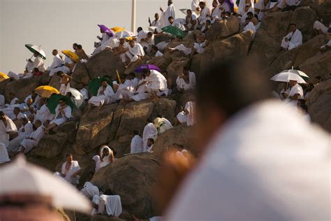 Hajj 2023 Pilgrims Pray At Mt Arafat Amidst Searing Temperatures