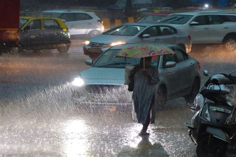Up Weather 72 घंटे तक होगी बारिश यूपी के 35 जिलों में आंधी तूफान का