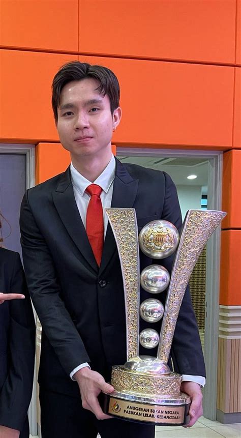 Pin On Badminton Player