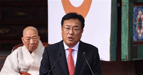 축사하는 정진석 비대위원장