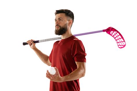 젊은 남자의 초상화 흰색 배경에 고립 된 플로어 볼 스틱이있는 플로어 볼 플레이어 스포츠 경쟁 및 운동 운동 활동적인 라이프 스타일 25 29세에 대한 스톡 사진 및 기타