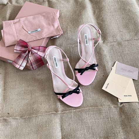 Сандалии Miu Miu Летние дни купить на Ozon по низкой цене 1589382650