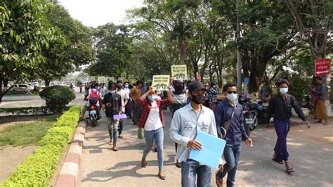 စစ်အာဏာရှင်ဆန့်ကျင်ရေး ပျဉ်းမနားလူငယ်များ ဆက်လက်ဆန္ဒပြ