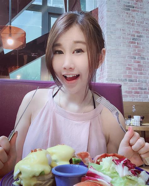 正妹皮皮乳量超惊人！圆圆两颗差点就要爆出 13p 宅男番号吧