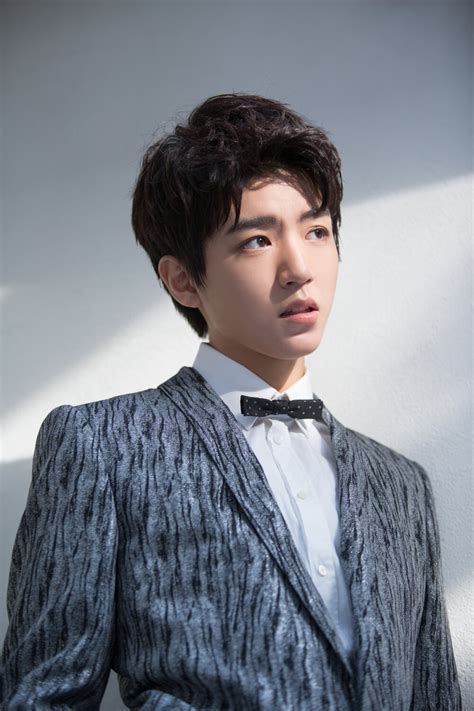 王俊凯 2018开年刊封面人物王俊凯 拍摄花 高清图片，堆糖，美图壁纸兴趣社区