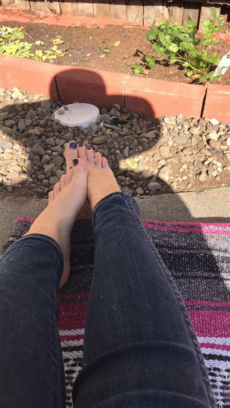 Garden Toes 🌻 Scrolller