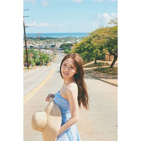 加藤史帆（日向坂46）1st写真集『会いたい』6月20日発売《loppi・hmv限定カバー版発売、通常版に限定特典ポストカードあり