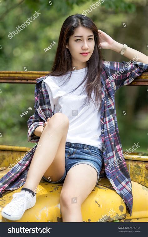Girls Wearing Short Shirts
